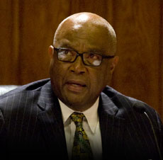 Departing Reeves warns on citizen zoning, while confused mayor joins ...