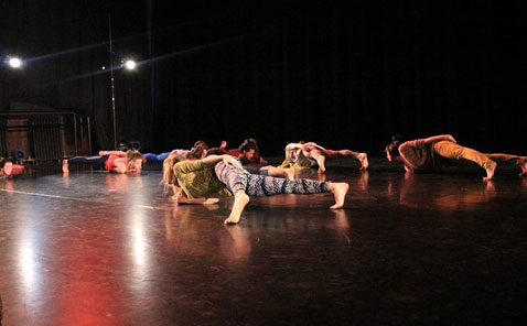 Zoe Dance puts technology on stage, on trial in 'I Am Here Now ...