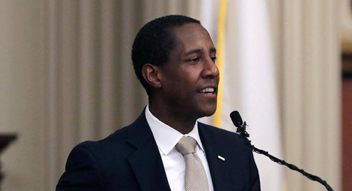 Warren thinks he can sway Trump voters, beat Baker, but Cantabrigians ...