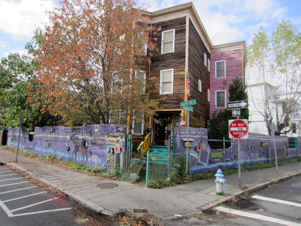 Peter Valentine, colorful artist, is reported dead; His home is a ...