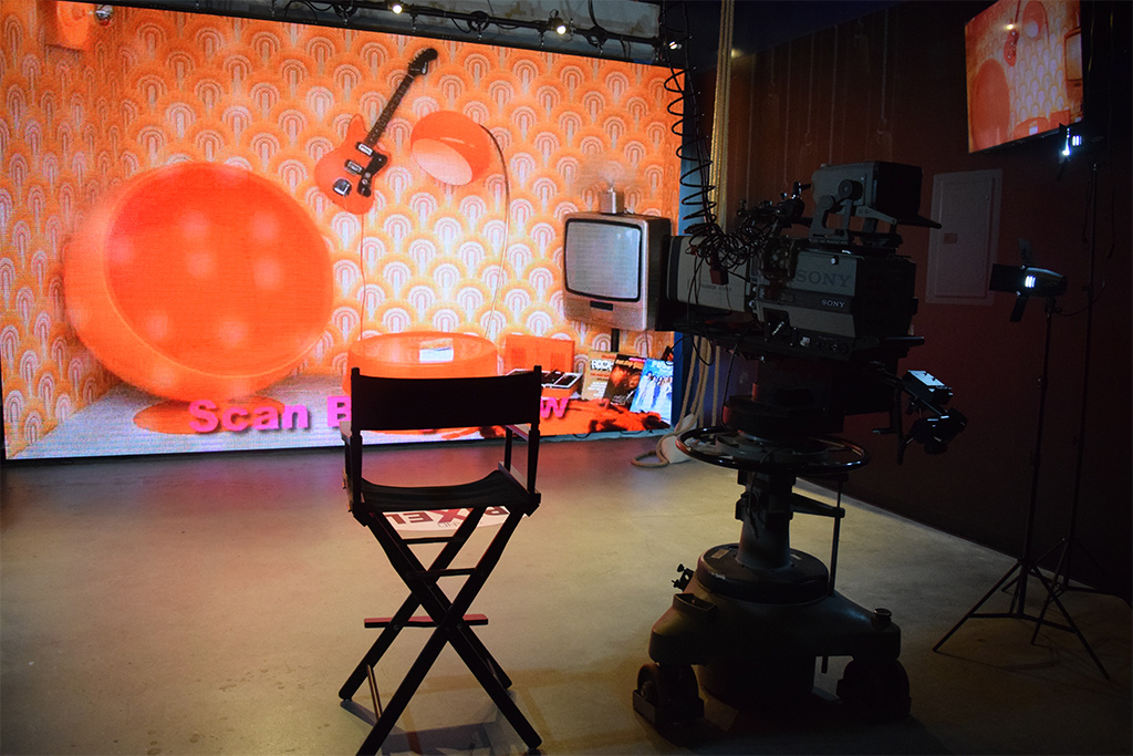 Ranking the rooms at Go Pixel Yourself, CambridgeSide’s artsy selfie ...