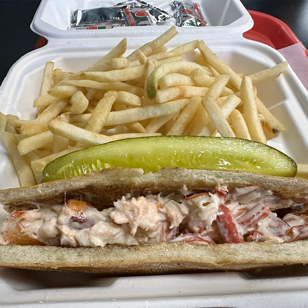 Seafood, pizza, calzones and the kitchen sink at King’s Pizzeria ...