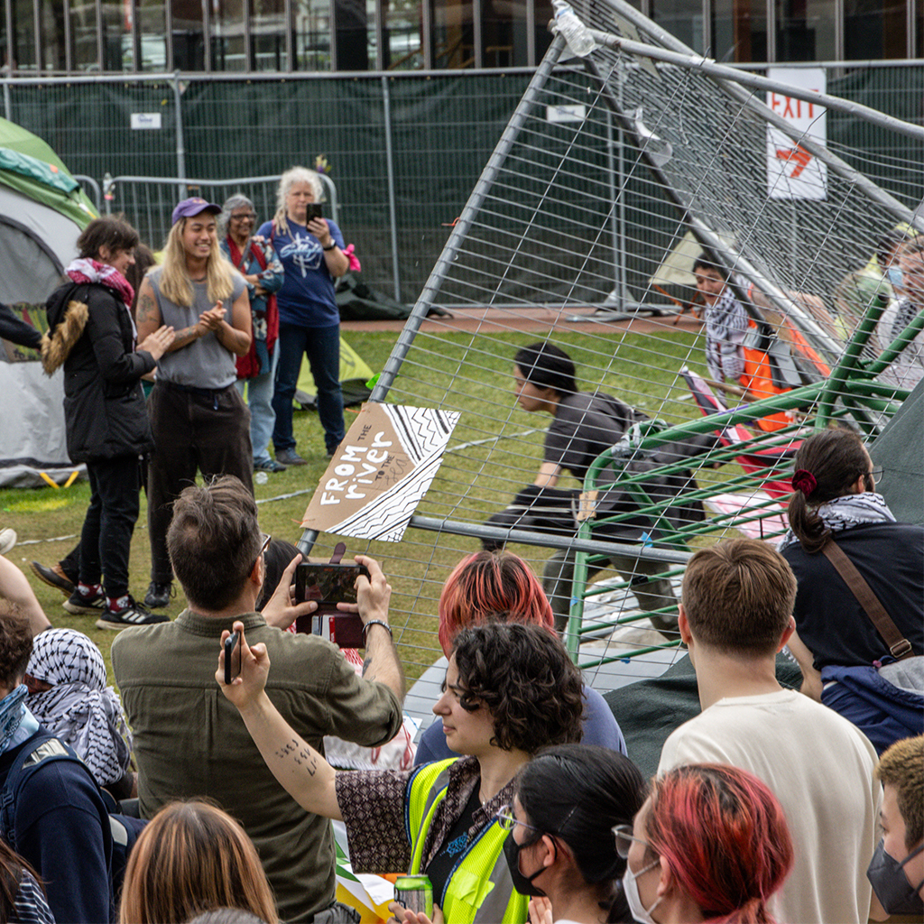 Students at Harvard and MIT continue protests despite school warnings ...