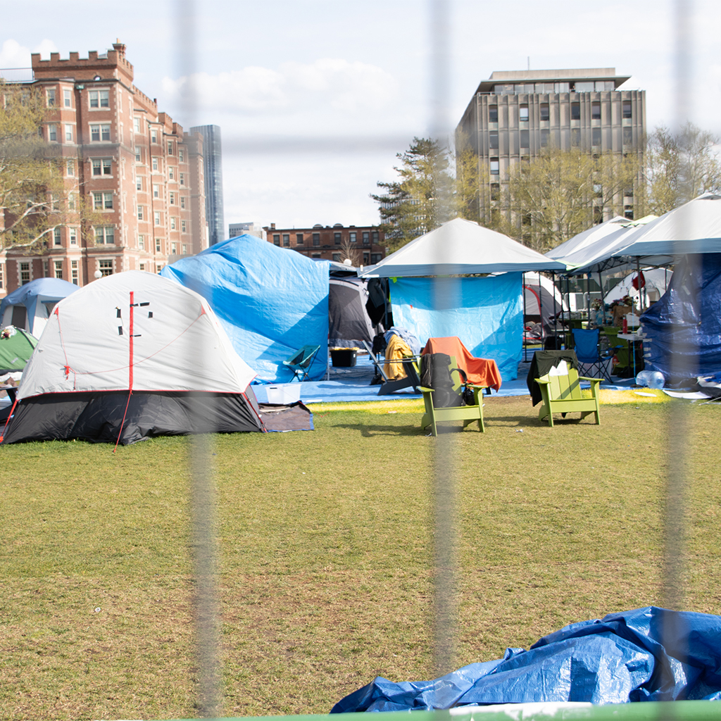 MIT protest camp cleared with student arrests while Harvard rallies ...