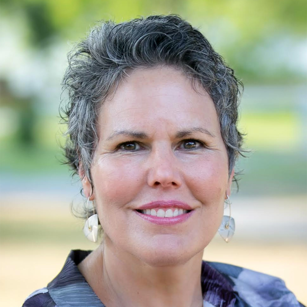 Maria Vetrano explores a political fantasy in “Queen Bess” - Cambridge Day