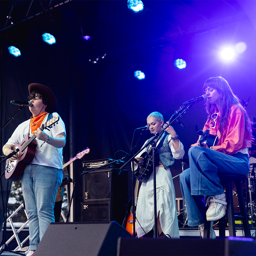 Boston Calling 2025’s Day 2: TikTok phenoms, faint folk, generic ...